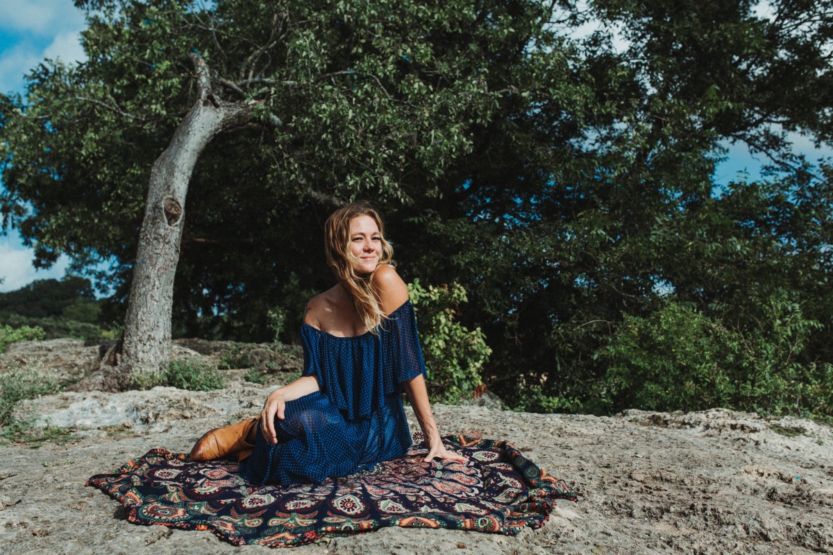 Kelley Mickwee Makes Her Solo Return with Two New Singles – Pro Country