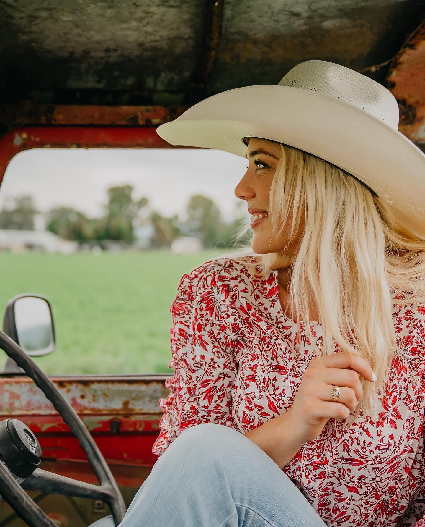 Sara Berki Offers an Emotional Roller Coaster on Debut EP, ‘Heartline ...