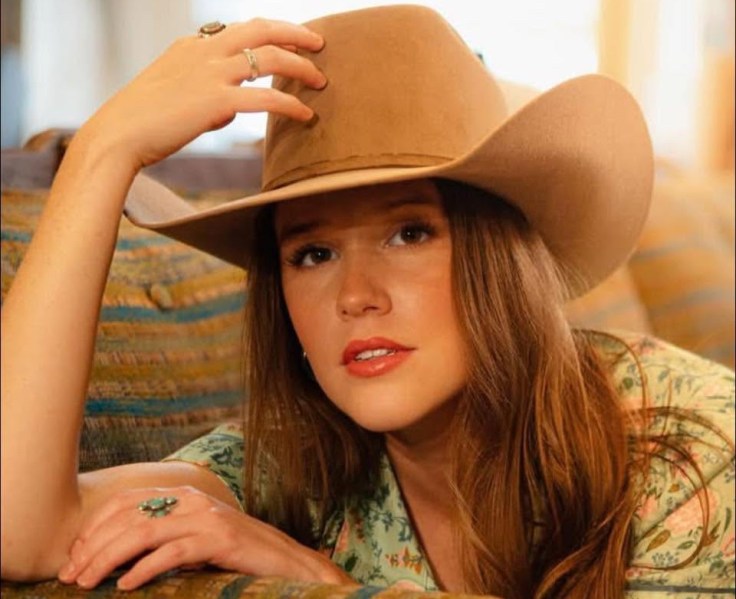 Gloria Anderson Pens a Love Letter to Small Towns with Debut Album ...